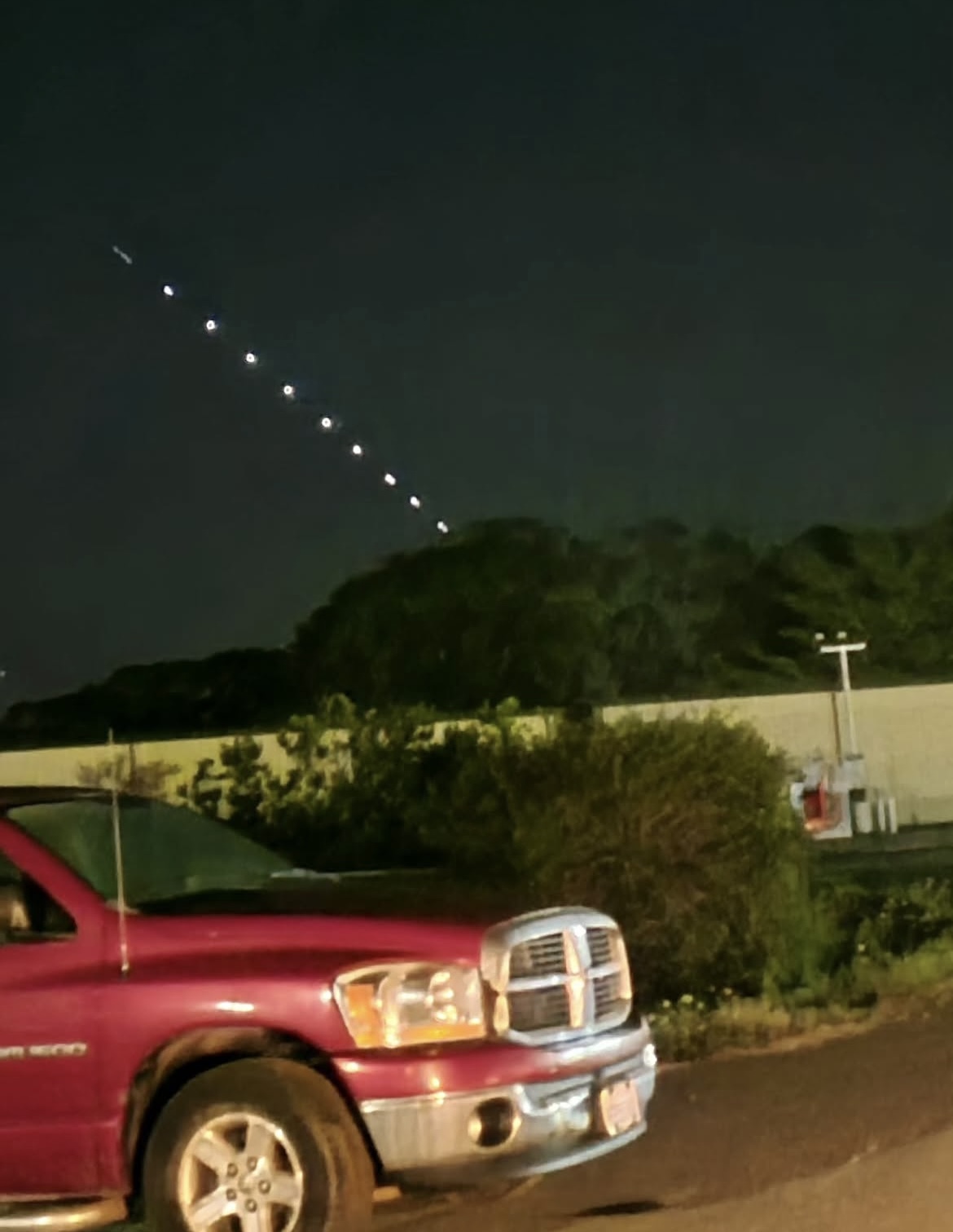 Can you make a wish on a falling Starlink?—Wow!!!Did you see that ...
